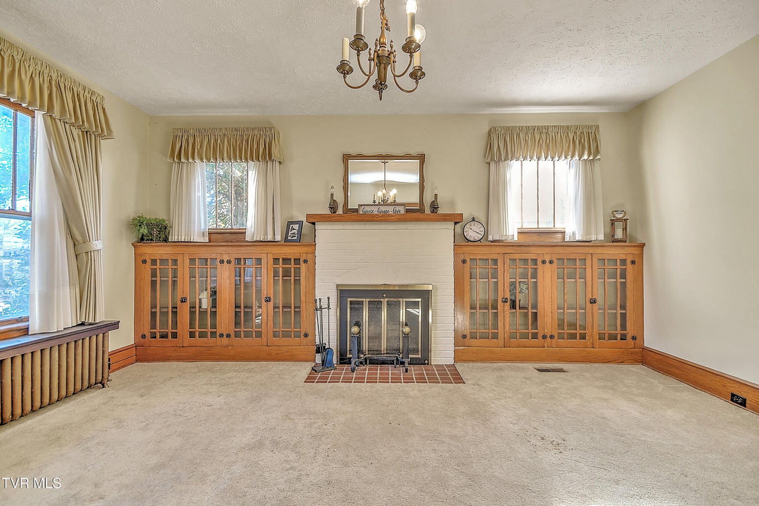 724 Park Street, Bristol, Virginia 24201 // Apple.Re