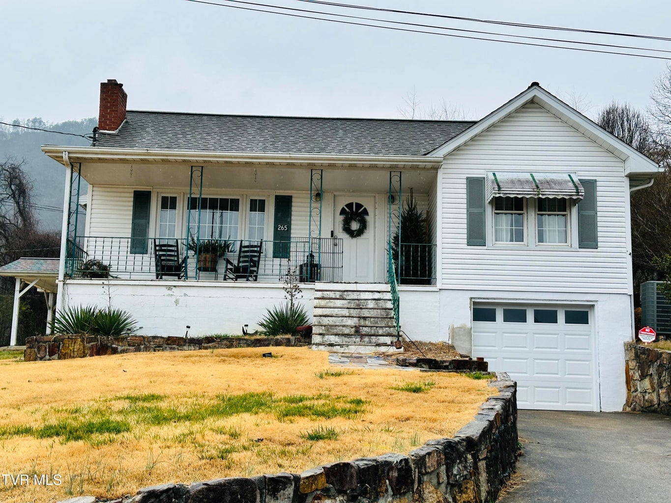 265 Wilmeth Street, Weber City, Virginia 24290 // Apple.Re