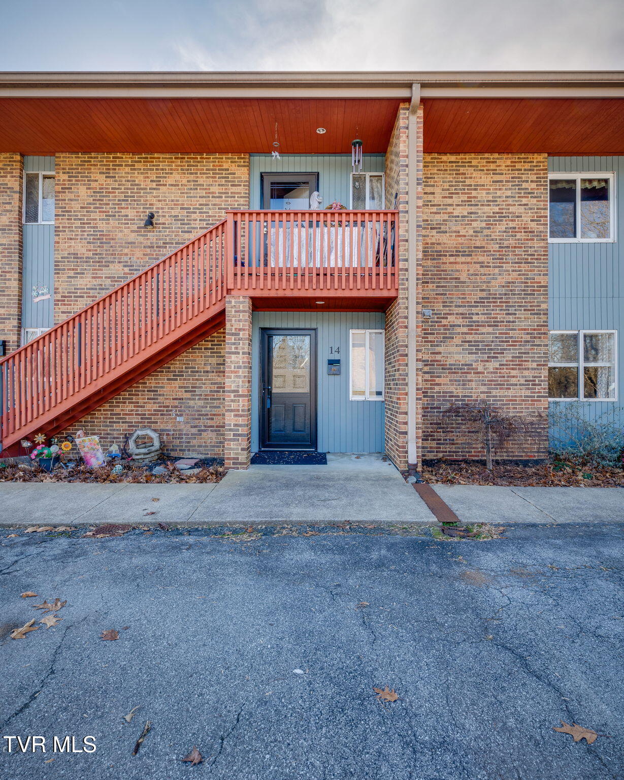 361 Belmont Drive , Bristol, Tennessee 37620 // Apple.Re