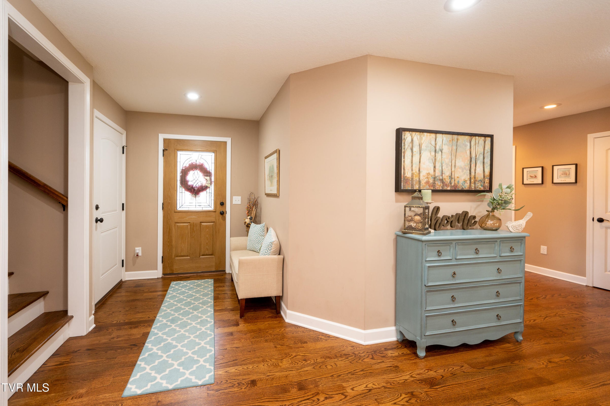 4272 Anchor Point, Kingsport, Tennessee 37664 // Apple.Re