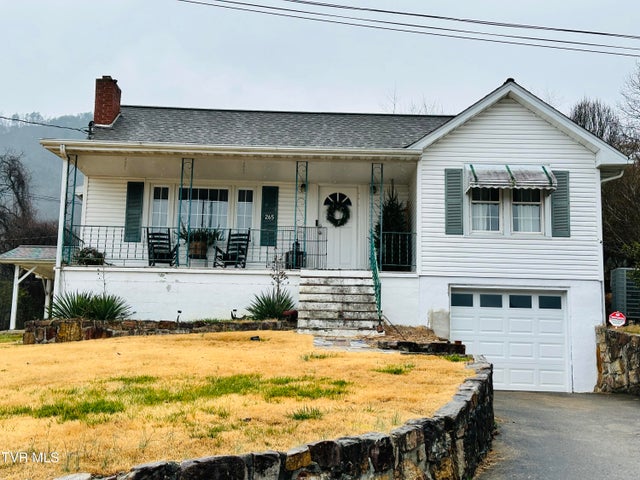 265 Wilmeth Street, Weber City, Virginia 24290 // Apple.Re